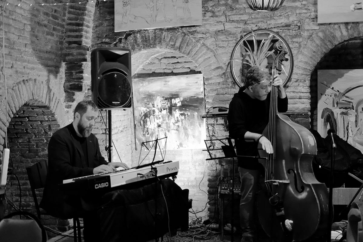 მოგზაურობა ჯაზ სამყაროში, David Skinner – ის ლაივ პერფორმანსი ...