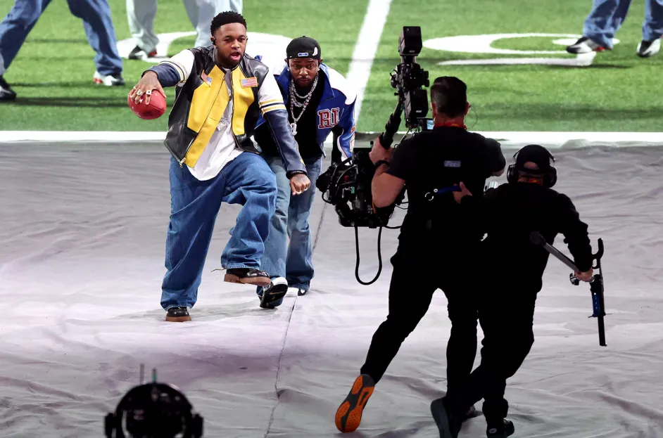 ნახეთ კენდრიკ ლამარის Super Bowl Halftime Show-ს კულისები – Billboard ...